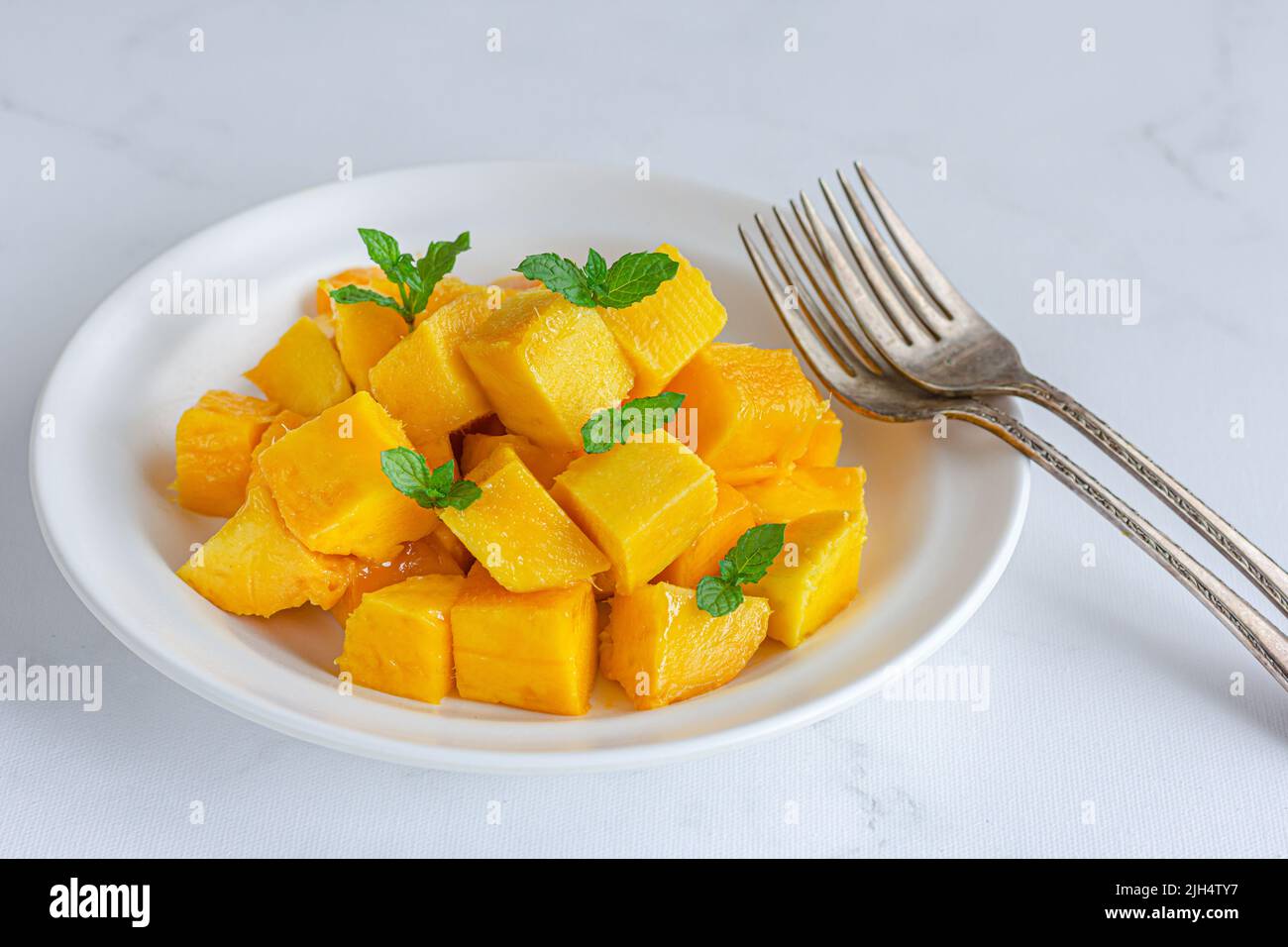 Fresh tropical mango cut cubes hi-res stock photography and images - Alamy