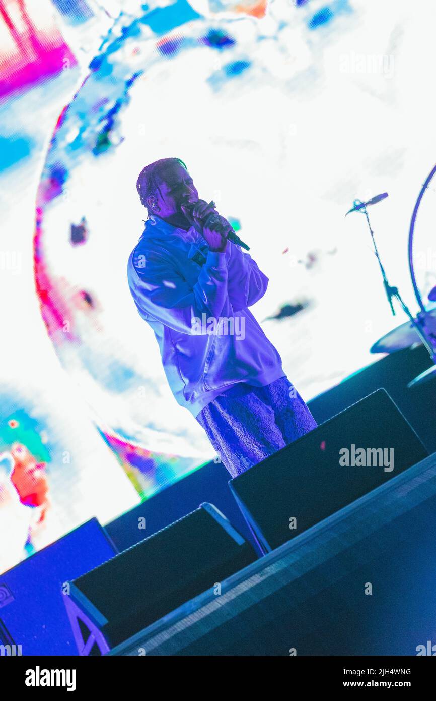 Uk trash concert hi-res stock photography and images - Alamy