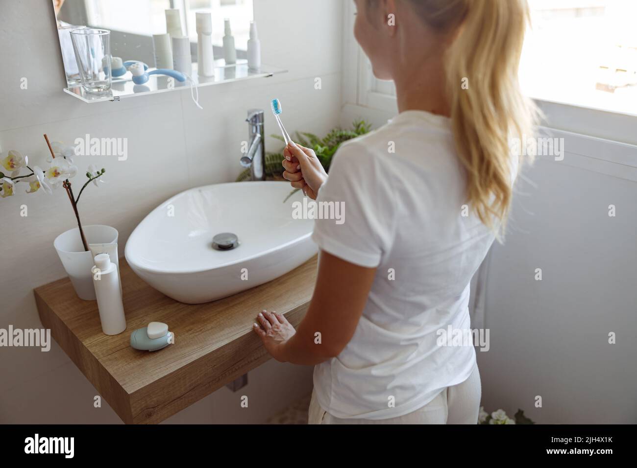 Cleaning sink with toothbrush hi-res stock photography and images - Alamy