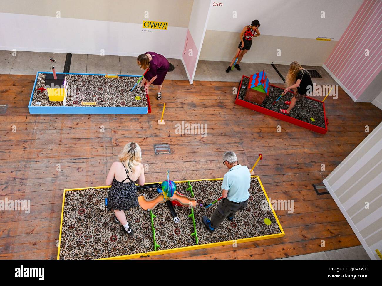 Brighton UK 15th July 2022 - Artist Lisa Watts and her father Gordon at ...