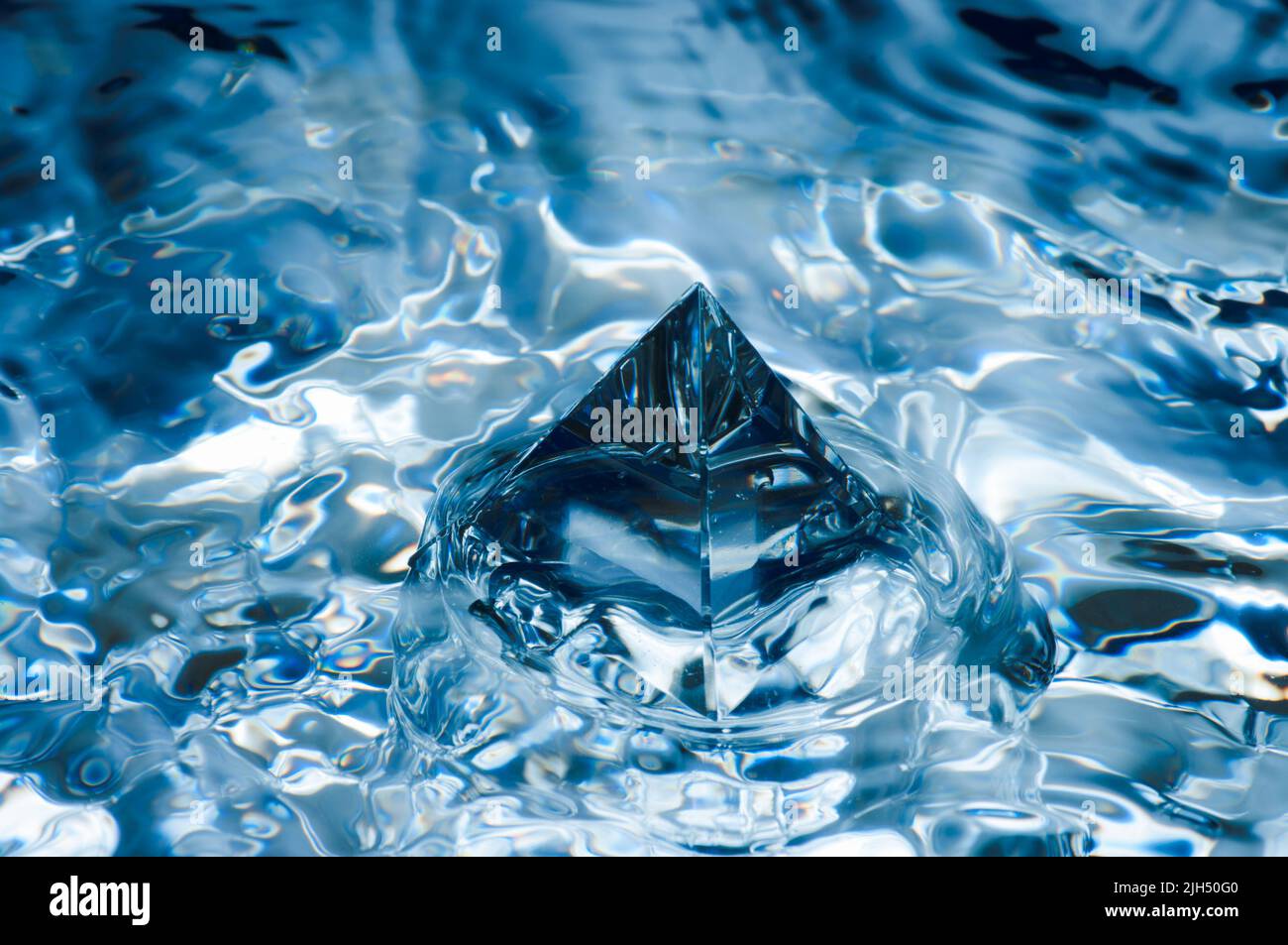 Abstract blue background with water splashen and a geometric object ...