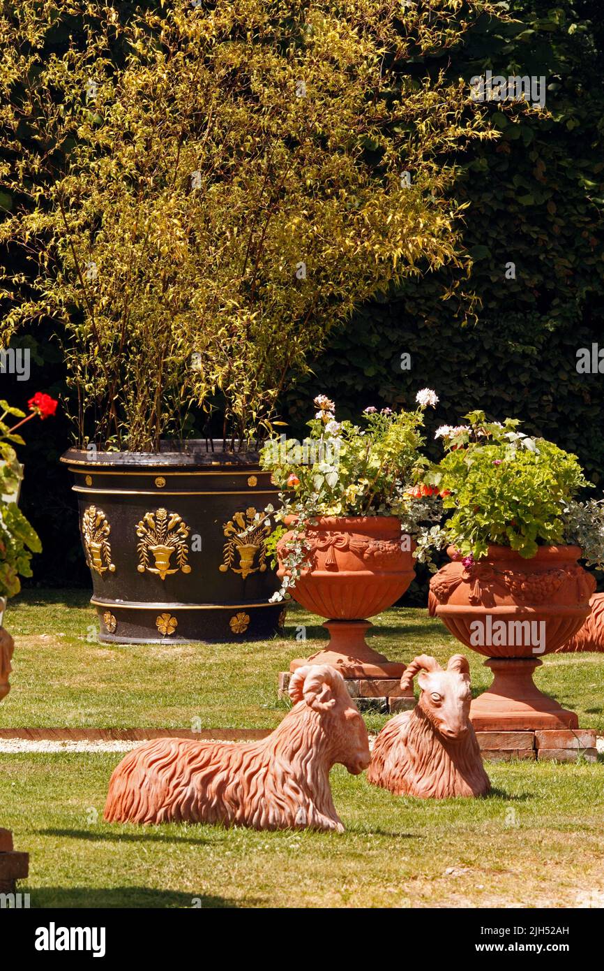 Whichford pottery, Warwickshire. UK. Home of hand thrown or hand ...