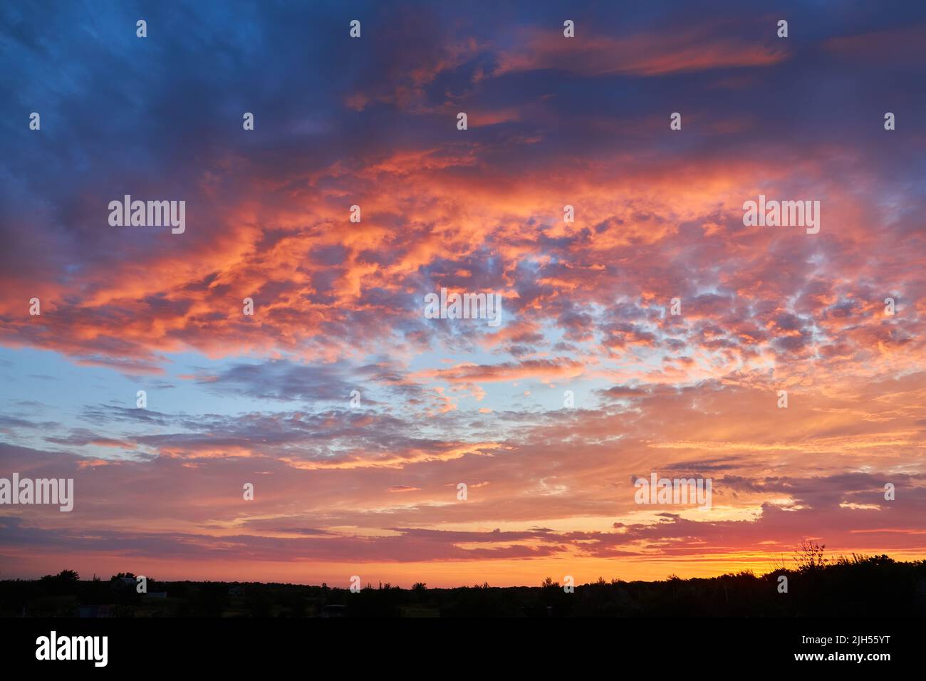 Cloudscape of cumulus sunset clouds with sunlight Stock Photo - Alamy