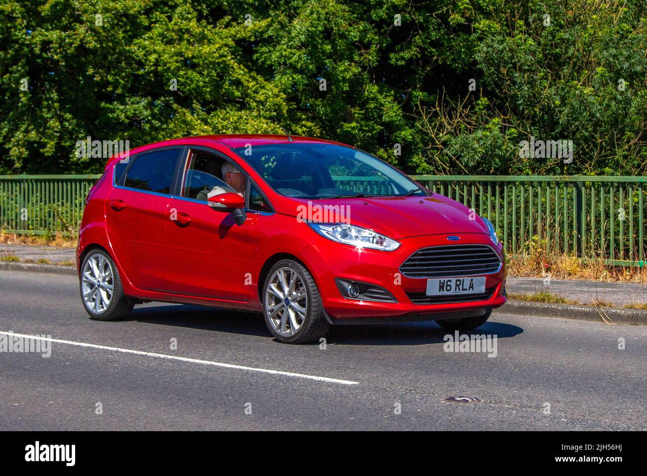 2017 red FORD FIESTA ST-Line 998cc petrol Stock Photo - Alamy