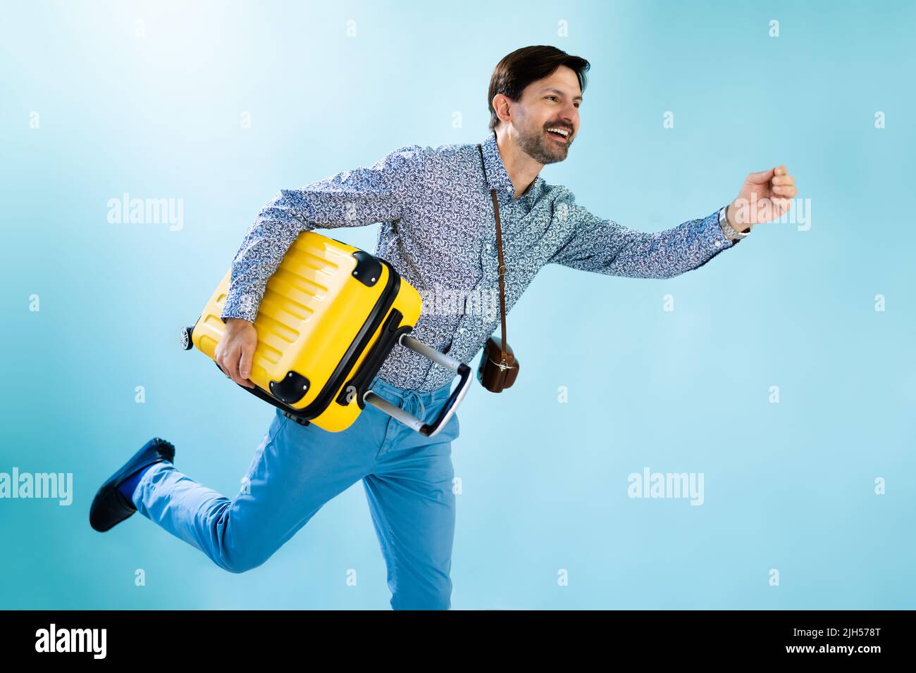 Tourist Man Running With Suitcase To Flight Stock Photo - Alamy