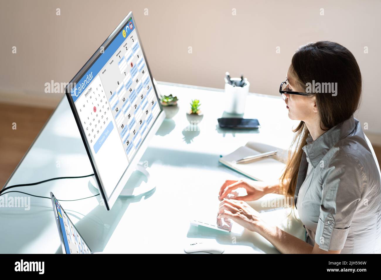 Woman Looking At Calendar On Laptop Computer Stock Photo - Alamy