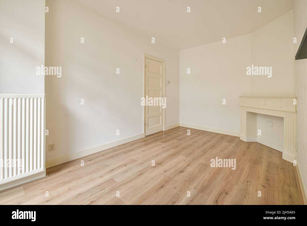 A cozy and spacious empty room in a luxury house Stock Photo - Alamy