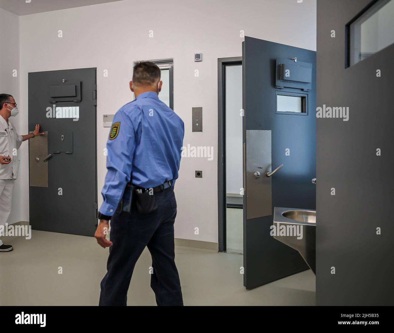 Doctor prison hi-res stock photography and images - Alamy