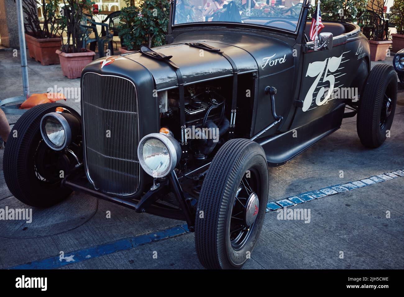 Silver hot rod race car hi-res stock photography and images - Alamy