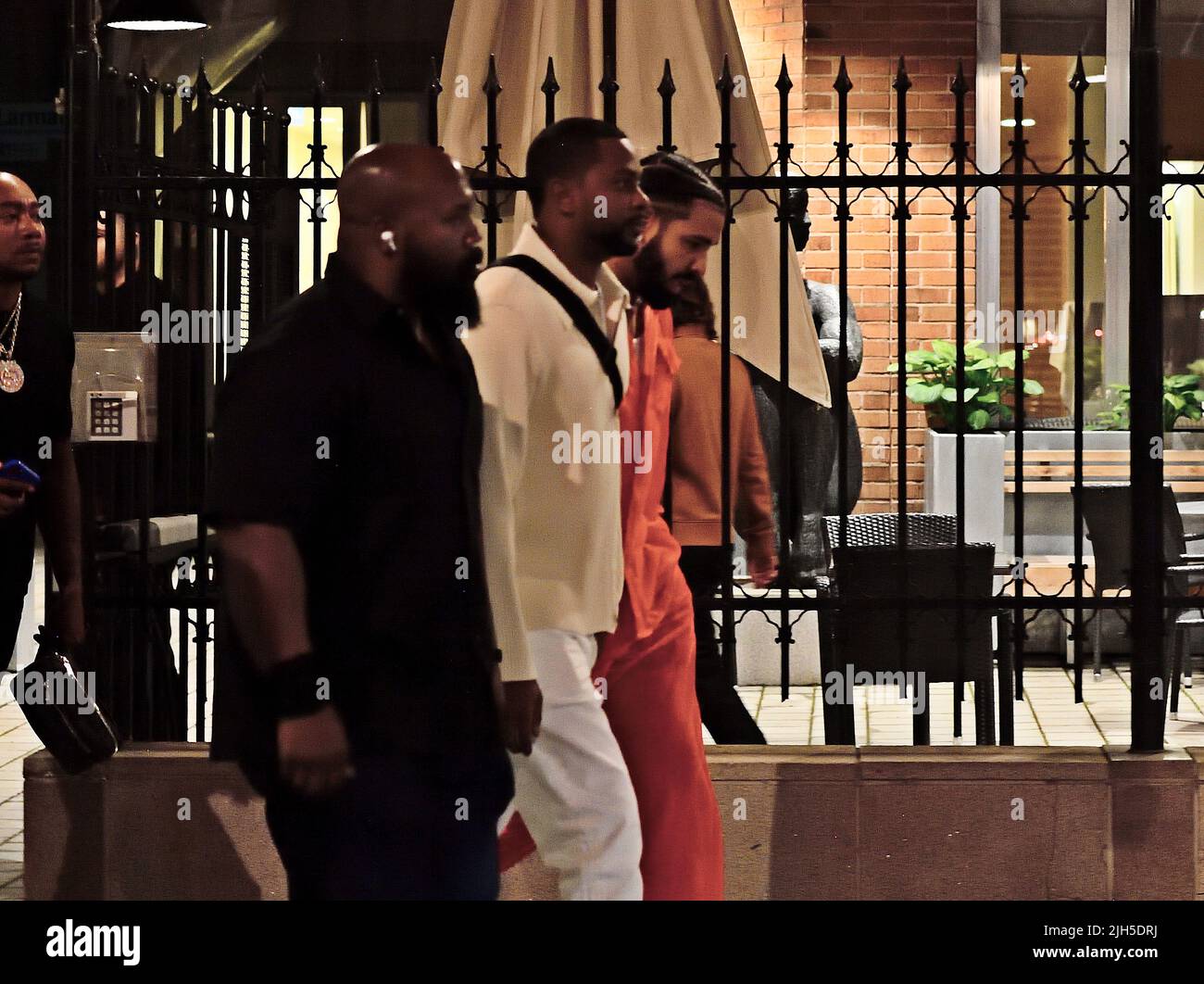 *CAPTION CORRECTION* Artist Drake leaves Grand Hotel through a back ...