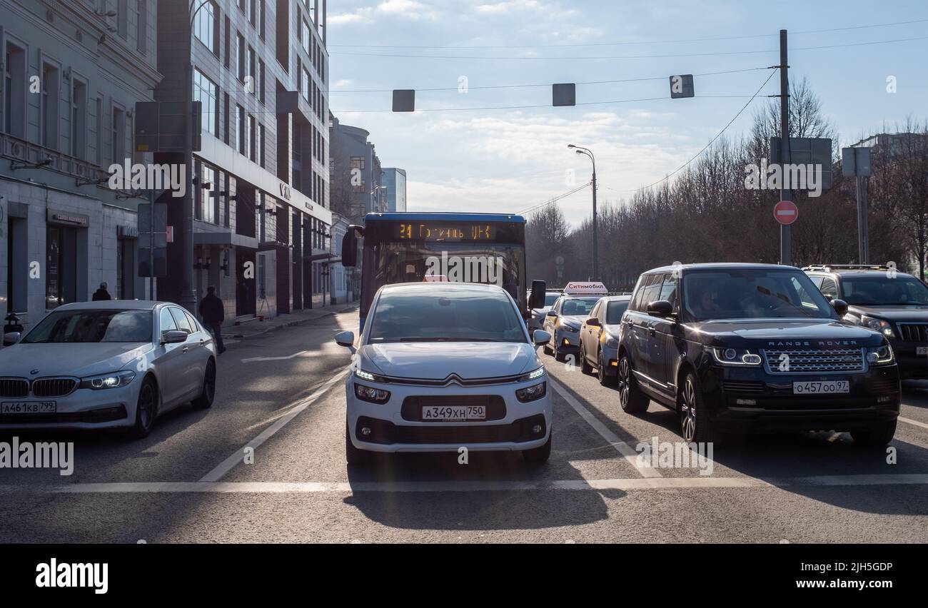 Car waiting traffic light signal hi-res stock photography and images ...