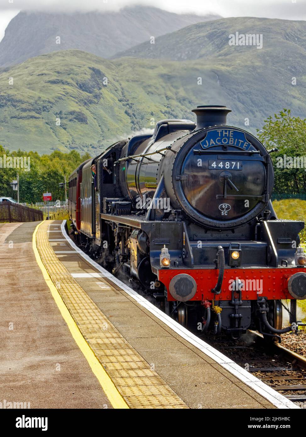 FORT WILLIAM SCOTLAND THE JACOBITE STEAM TRAIN AT BANAVIE STATION WITH ...