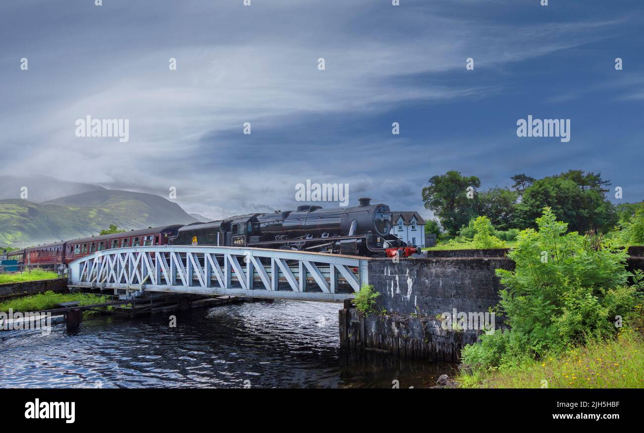 FORT WILLIAM SCOTLAND THE JACOBITE STEAM TRAIN CROSSING BANAVIE METAL ...