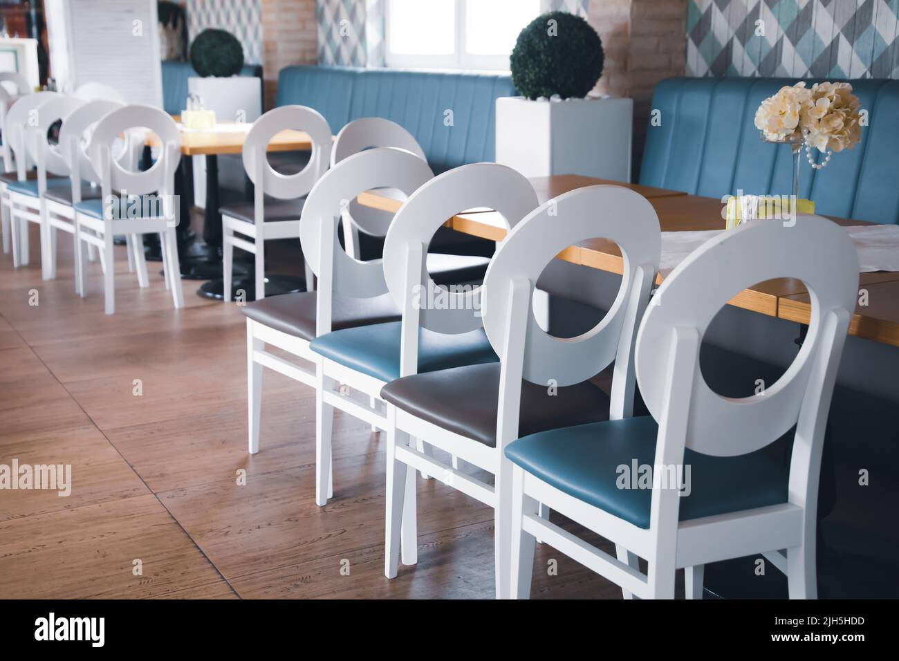 Empty hall of a cozy, modern restaurant Stock Photo - Alamy