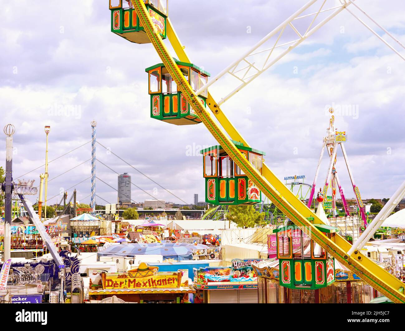 Panoramic view with ferris wheel of the popular fun fair "Rheinkirmes ...