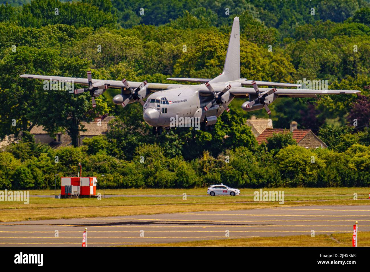 An Australian C-130 lands the Royal International Air Tattoo at RAF ...