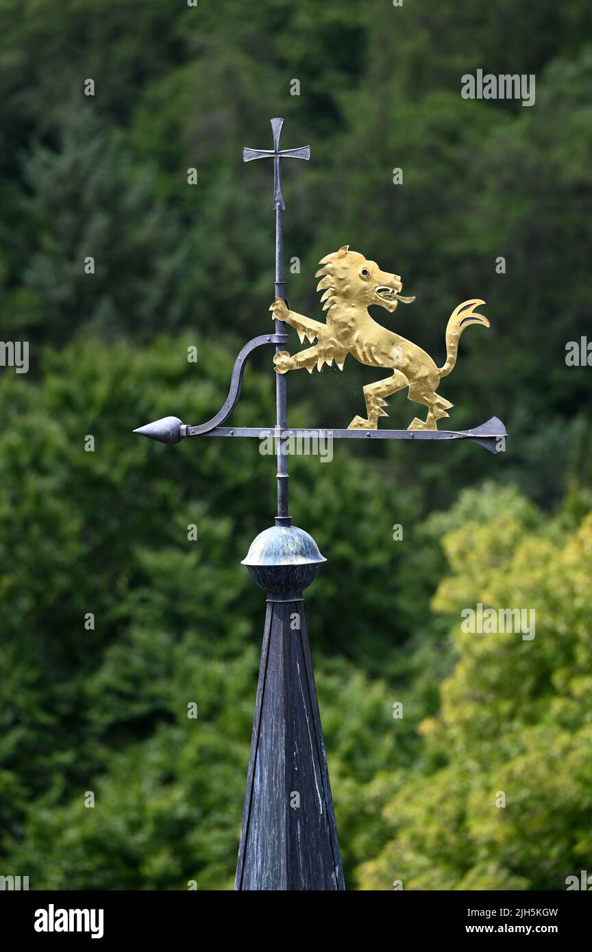 Kassel, Germany. 15th July, 2022. The weathercock of the Löwenburg is ...