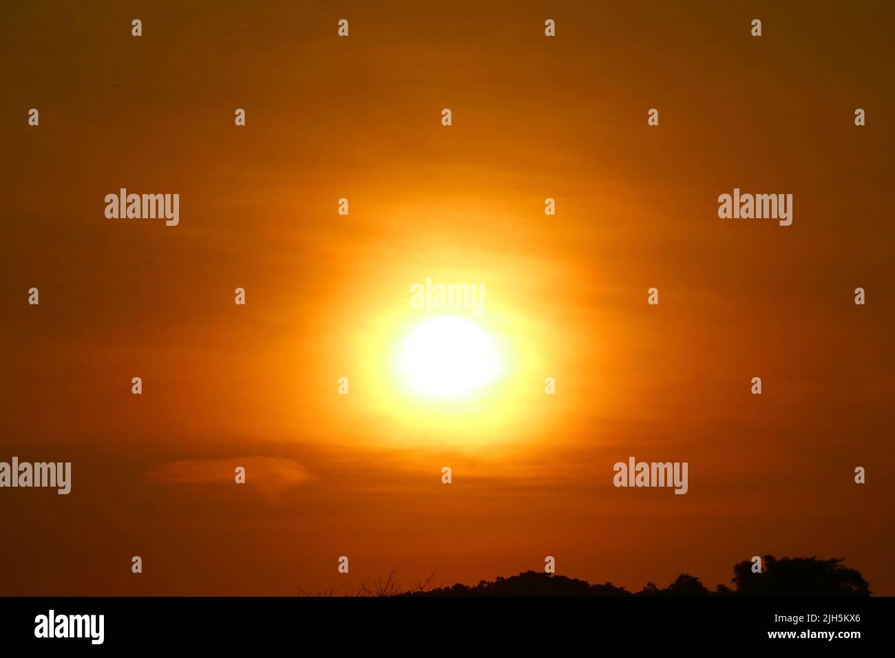 Gold sky hi-res stock photography and images - Alamy