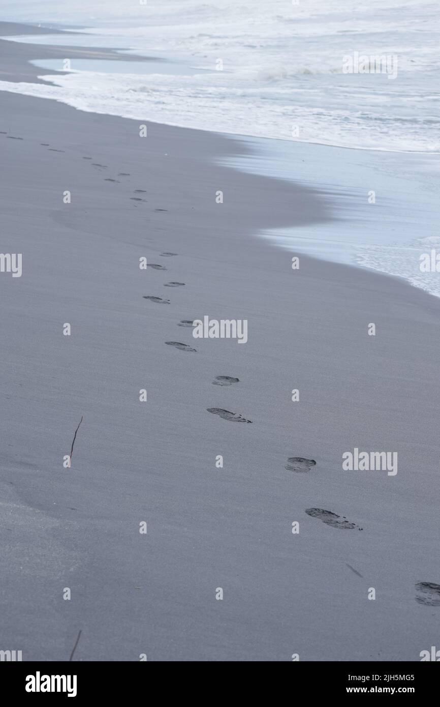 Footmarks on beach hi-res stock photography and images - Alamy