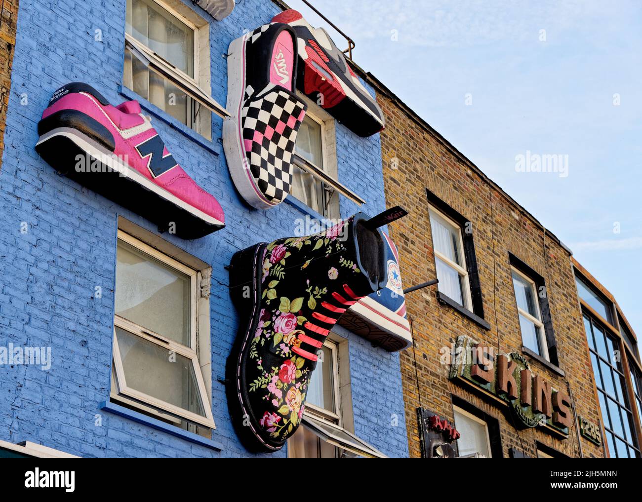 Busy british market town landscape hi-res stock photography and images ...