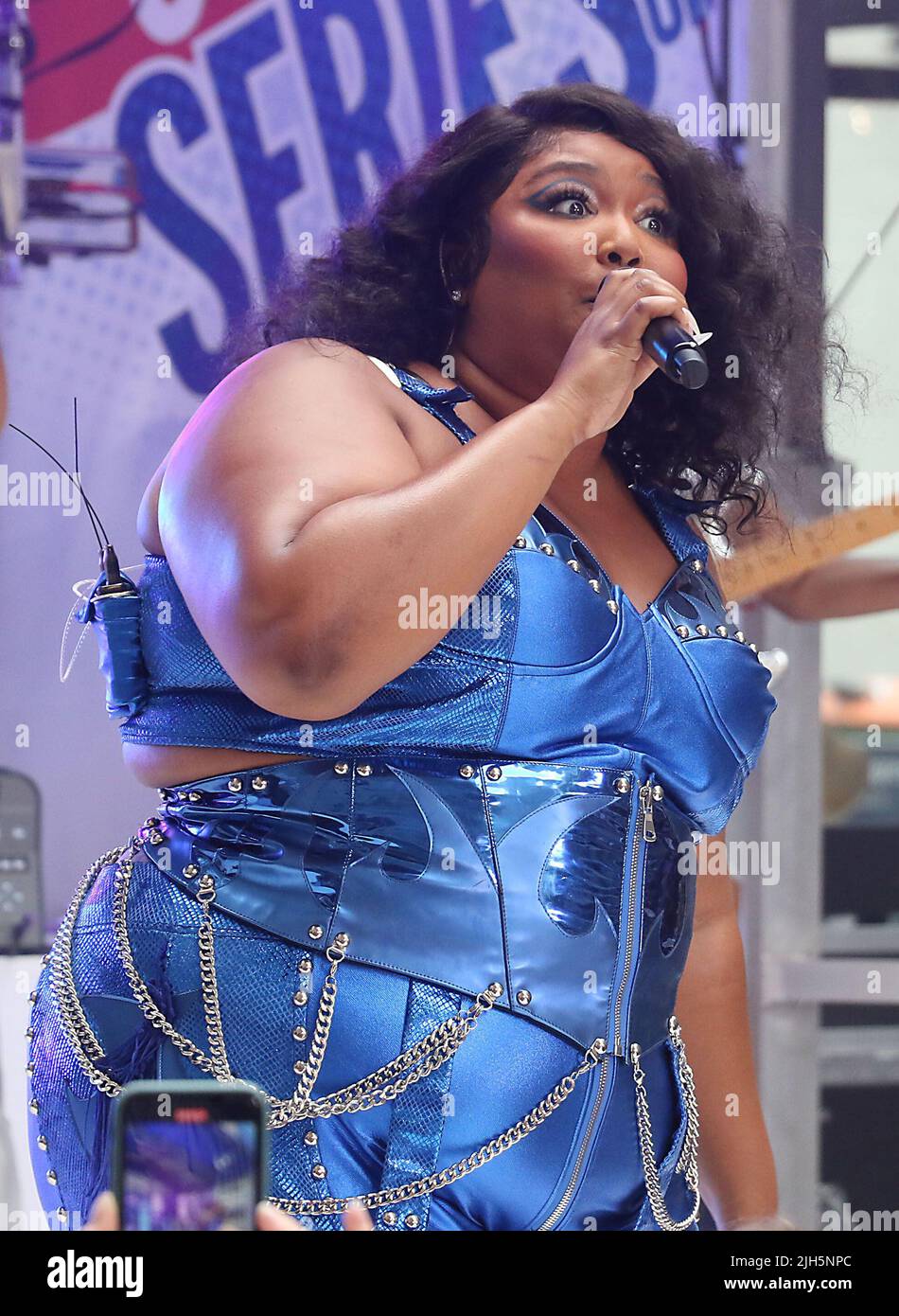 Lizzo Performing On The Today Show -PICTURED: Lizzo -LOCATION: New York ...