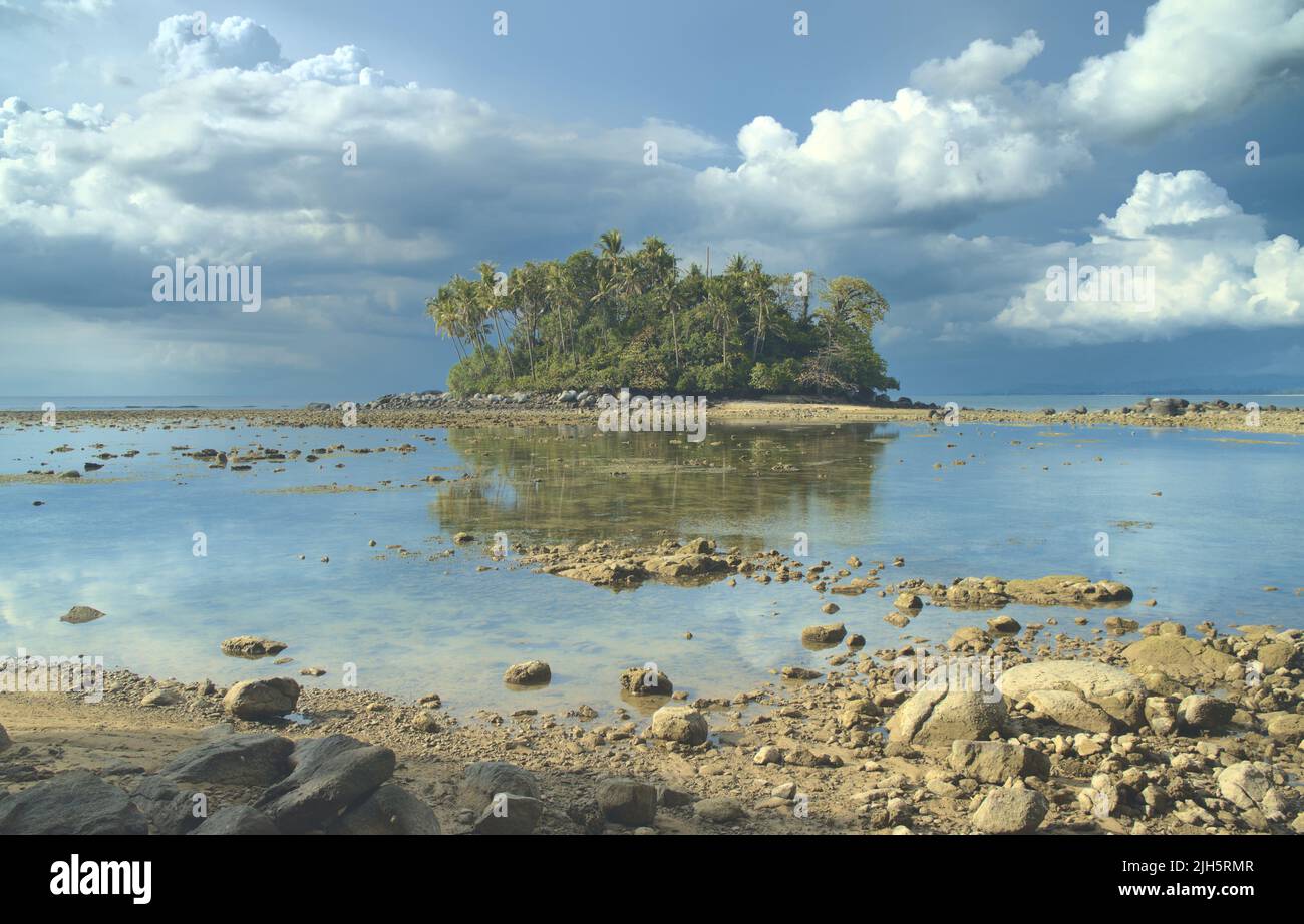 Deserted island hi-res stock photography and images - Alamy