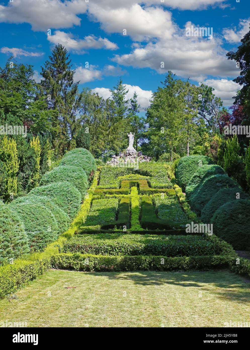 Gardens heart jesus hi-res stock photography and images - Alamy