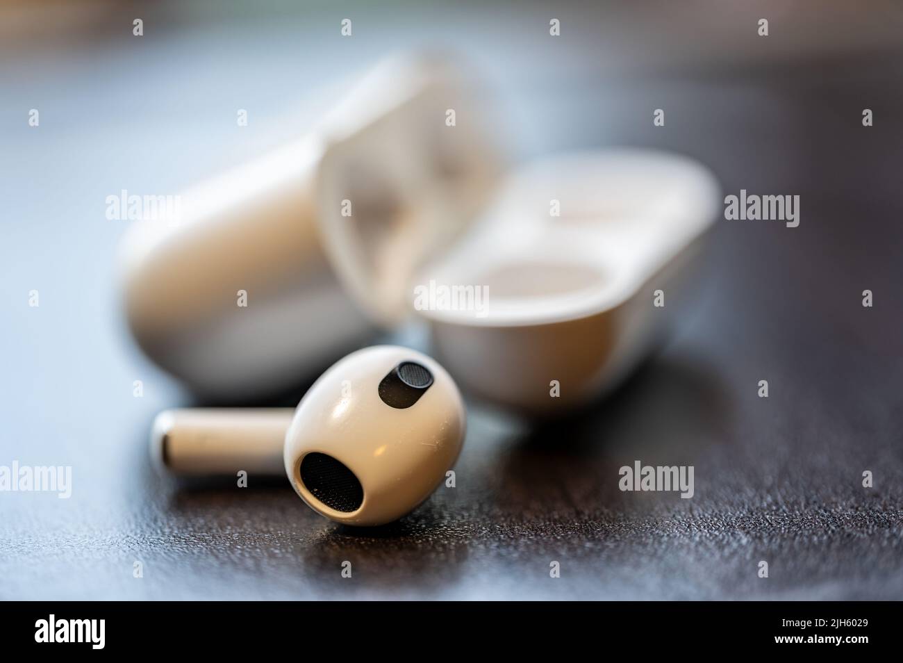 Tiffin, Iowa - 6.2022 - Missing Apple AirPod with a charging case next ...