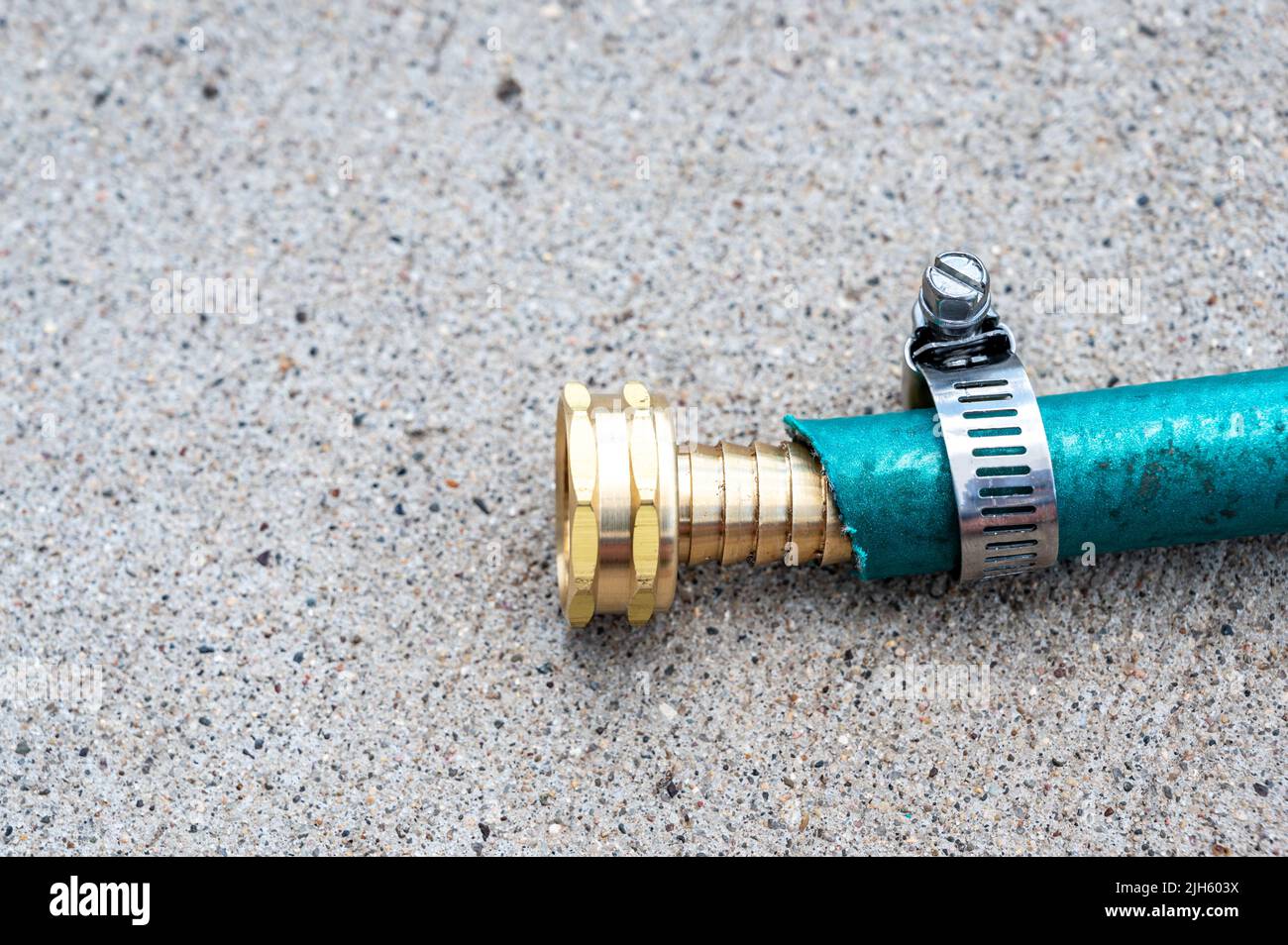 new garden hose replacement connection and pipe mender to tighten and ...