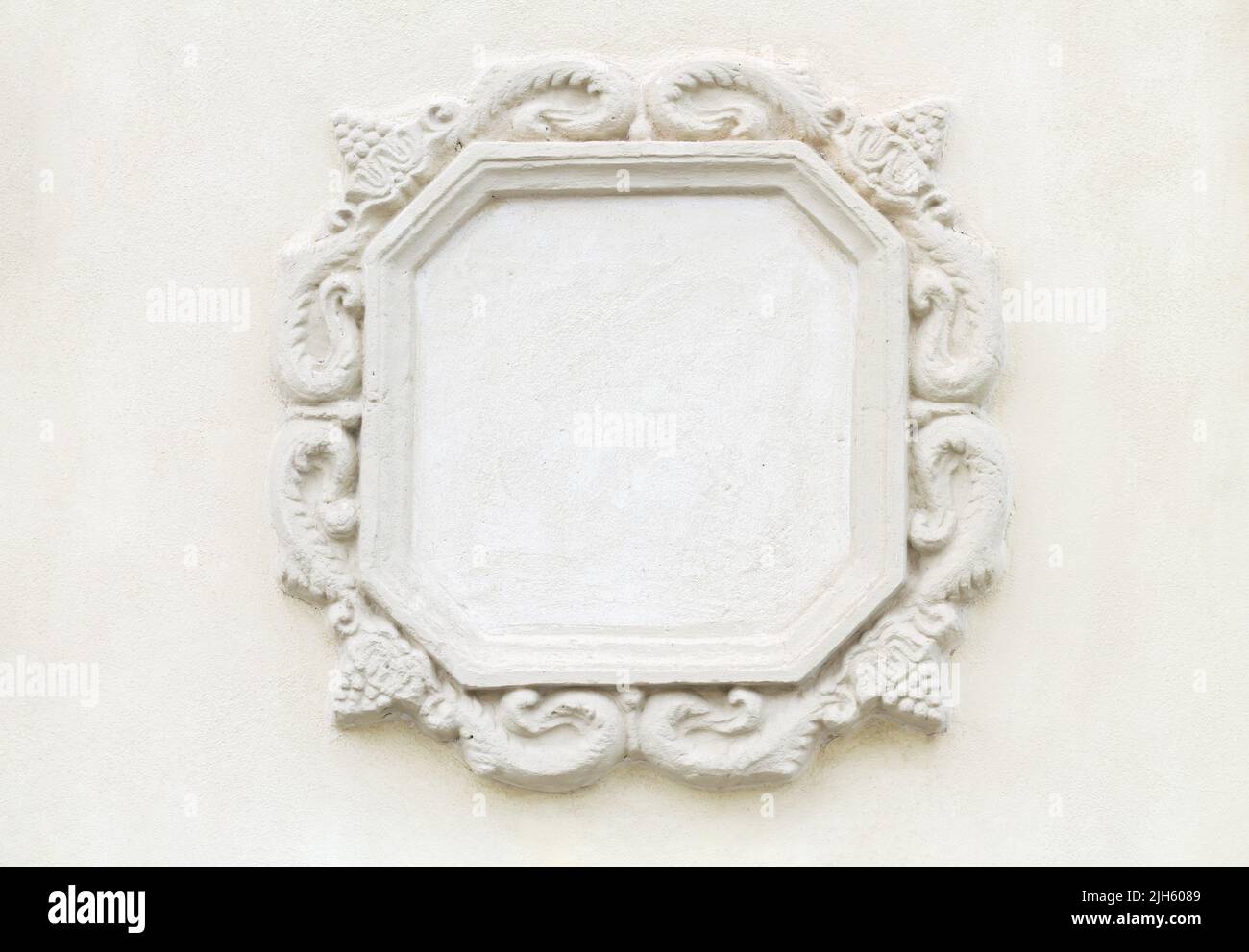 Decorative plaster moldings hi-res stock photography and images - Alamy