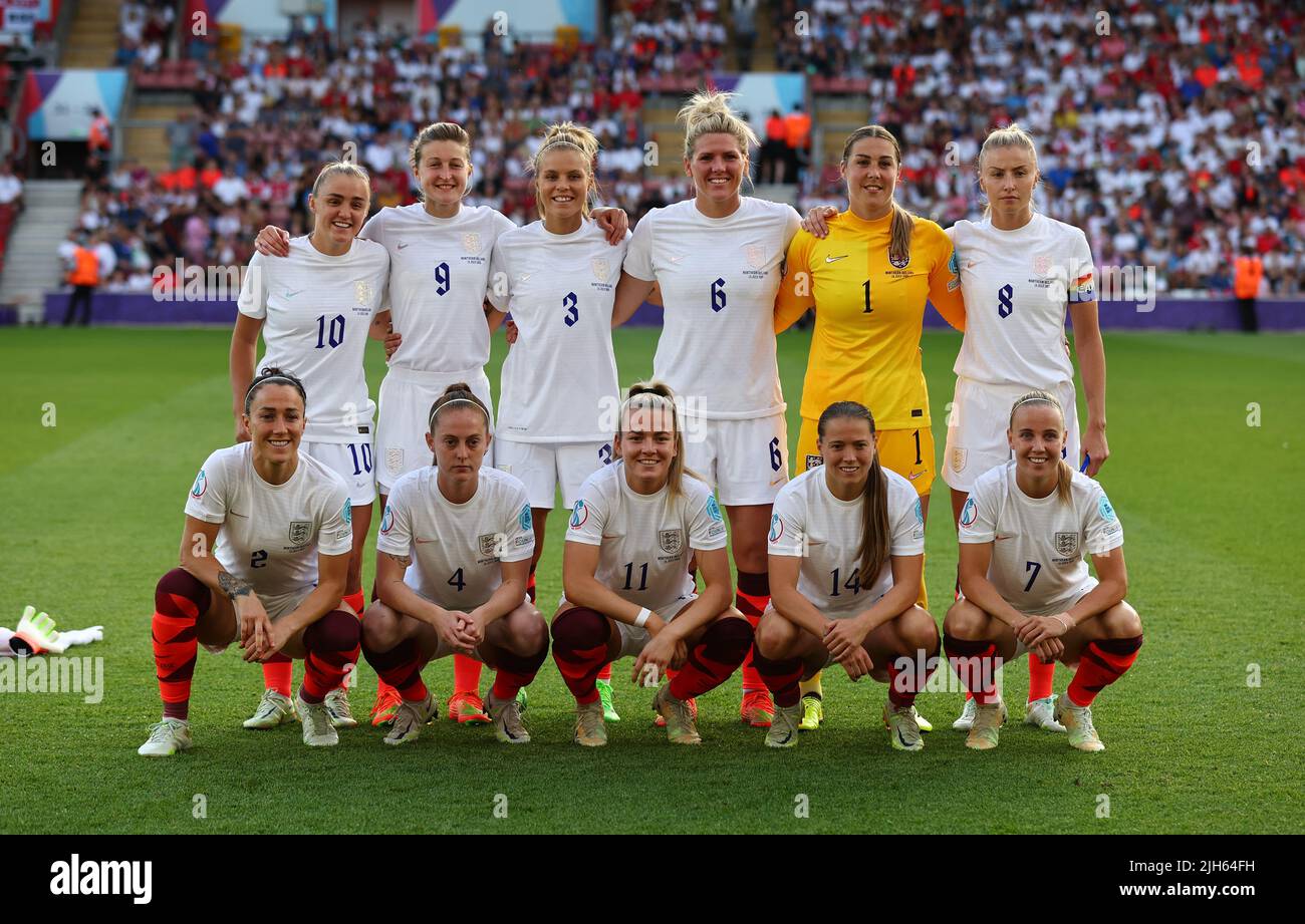 Southampton, UK, 15th July 2022. Back row from left: Georgia Stanway ...