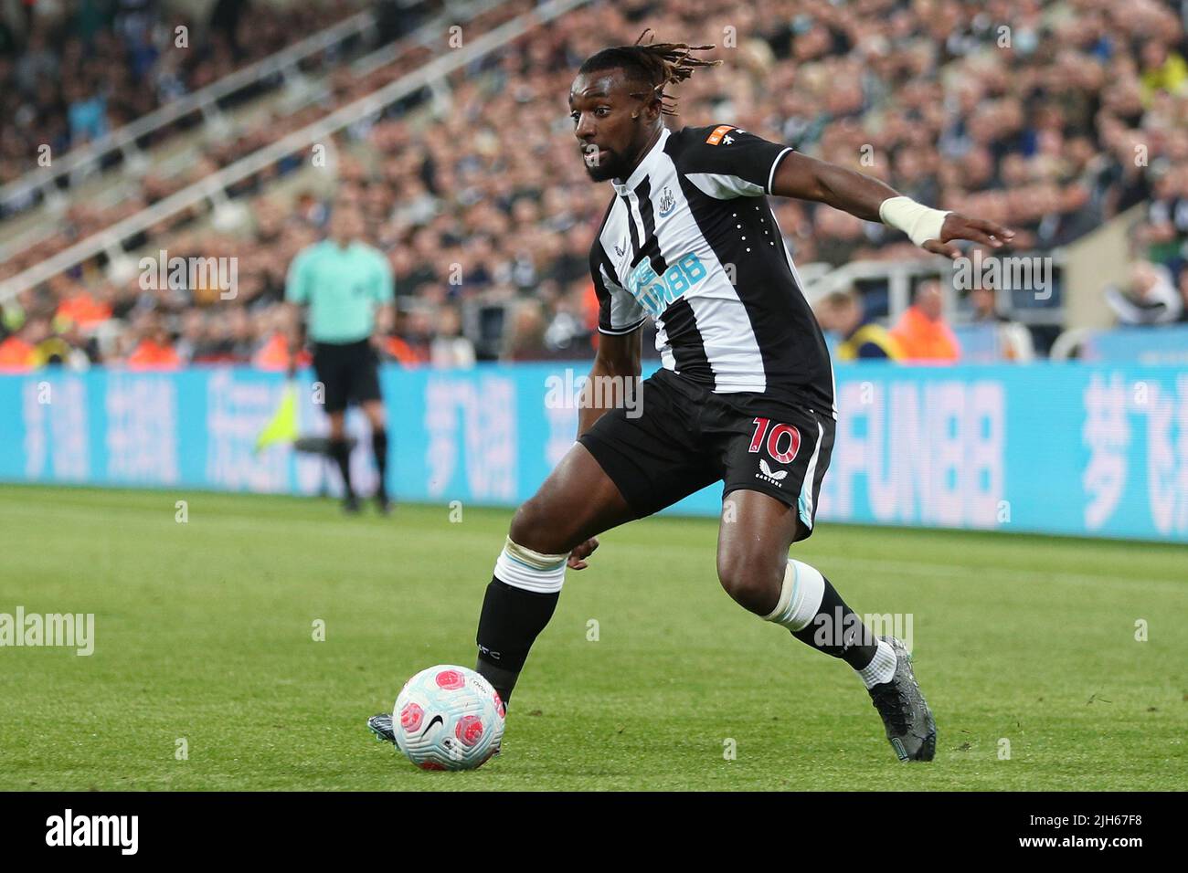 Allan saint maximin newcastle 2022 hi-res stock photography and images ...