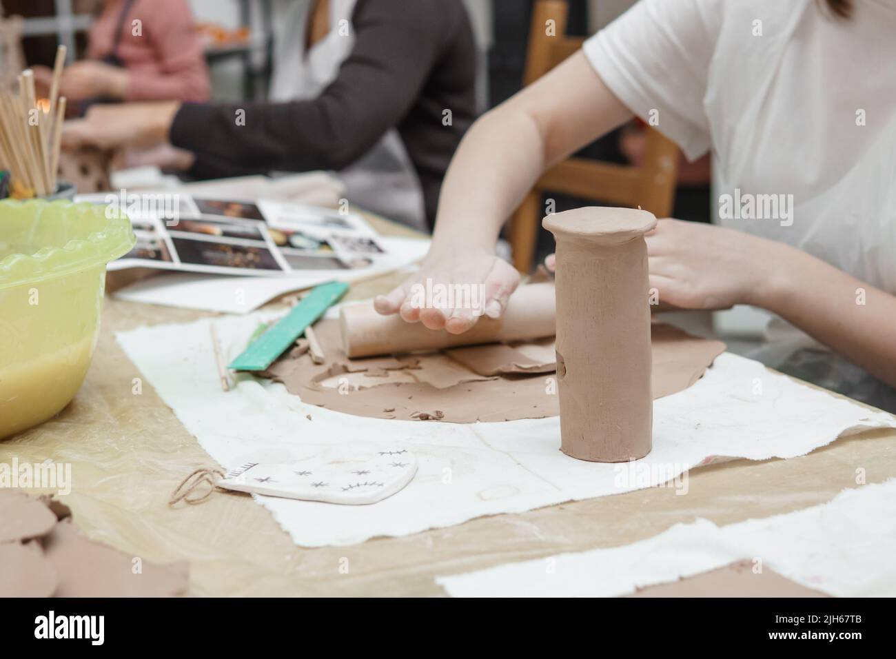 Clay sculpture class hi-res stock photography and images - Alamy