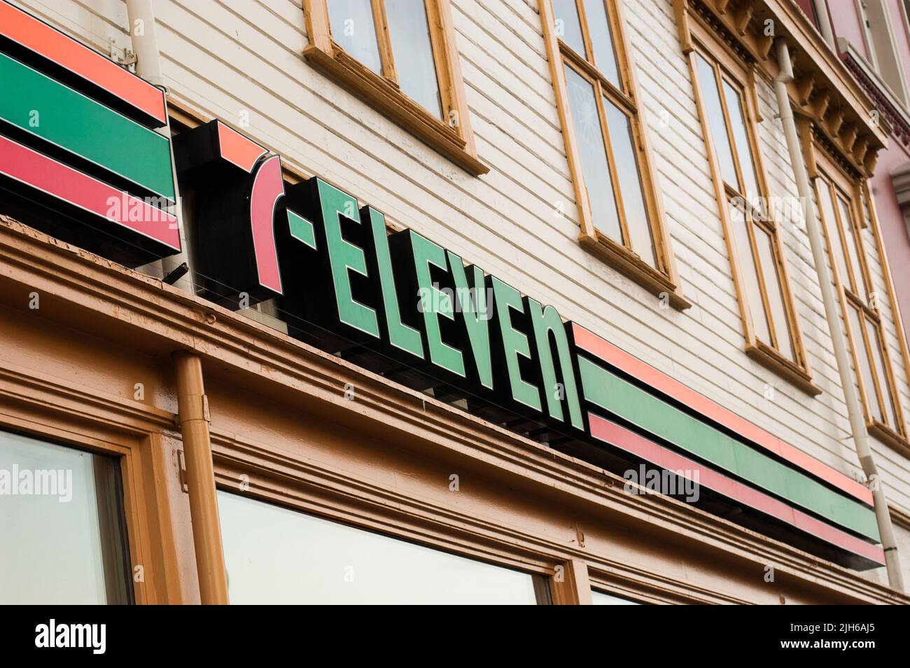 7 eleven symbol hi-res stock photography and images - Alamy