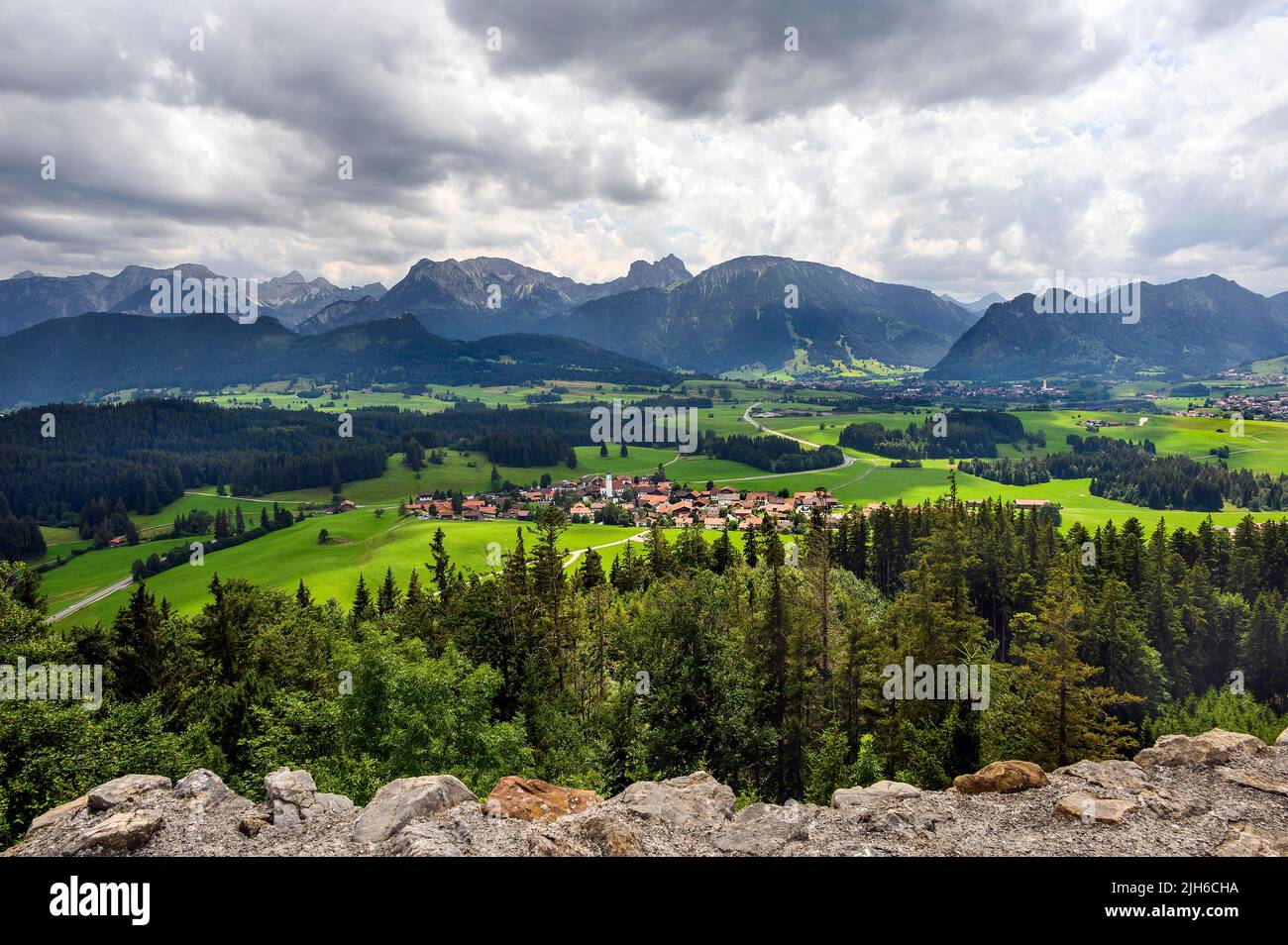 Village view, Zell bei Pfronten with Aggenstein and Breitenberg ...
