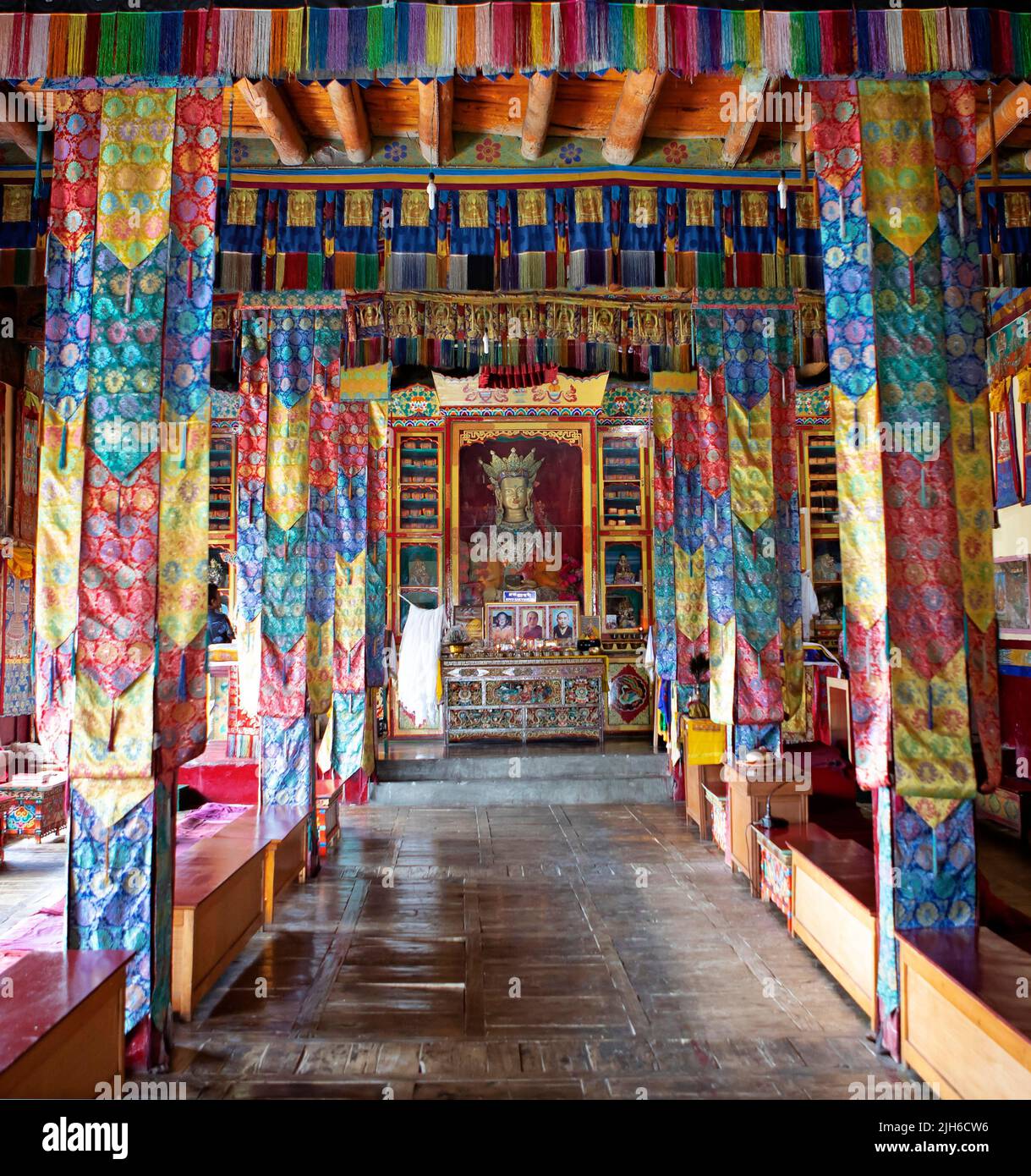 Buddhism prayer hall india hi-res stock photography and images - Alamy