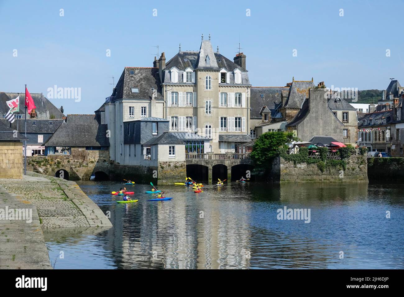 Pont de Rohan bridge built with houses over the river Elorn, Landerneau ...