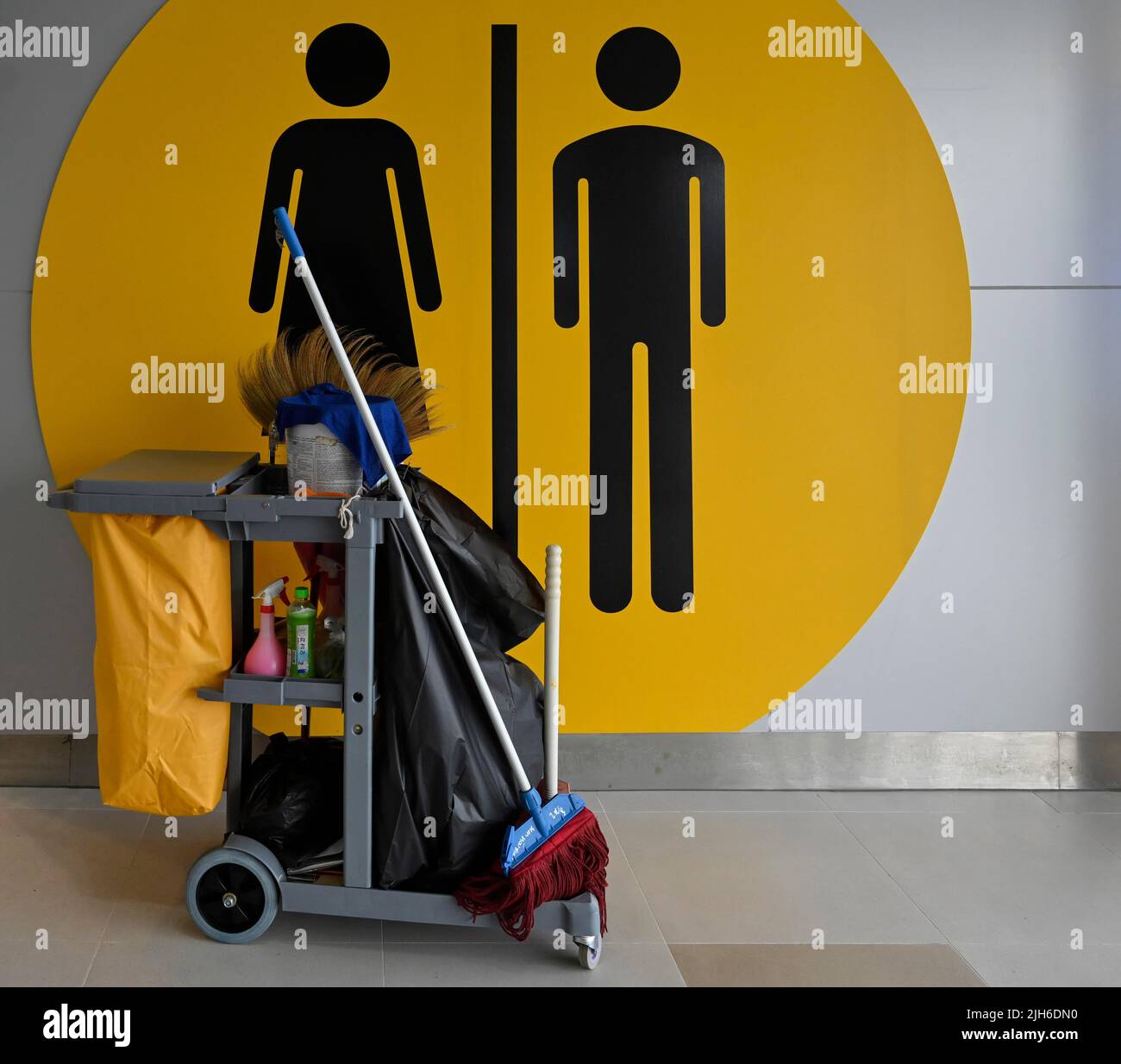 Cleaning trolley sign Toilet Stock Photo - Alamy