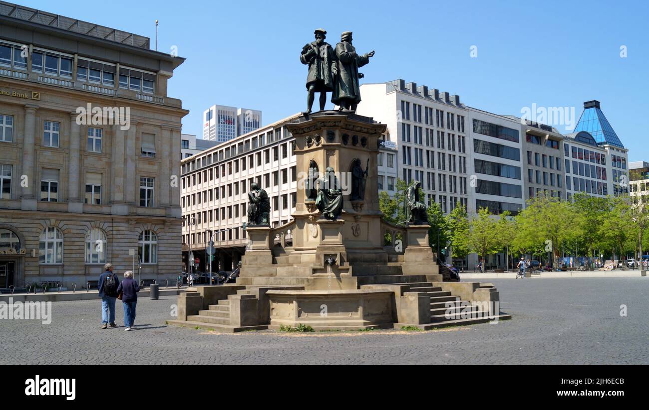 Johannes Gutenberg Monument, inaugurated in 1858, memorial and fountain ...