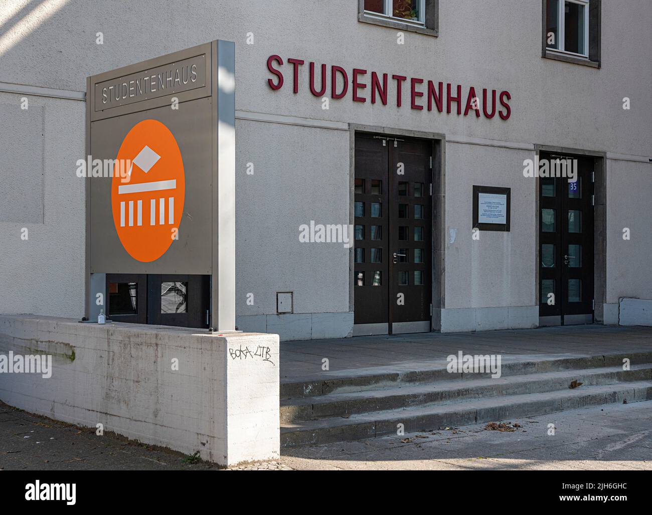 Student house hi-res stock photography and images - Alamy
