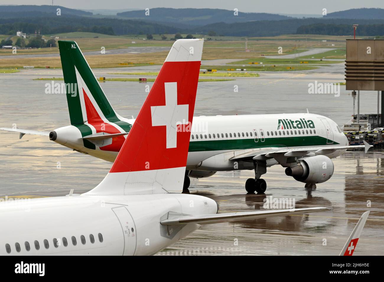 Tail fin Swiss, aircraft Alitalia, Airbus A320-200, EI-IKL Zurich ...