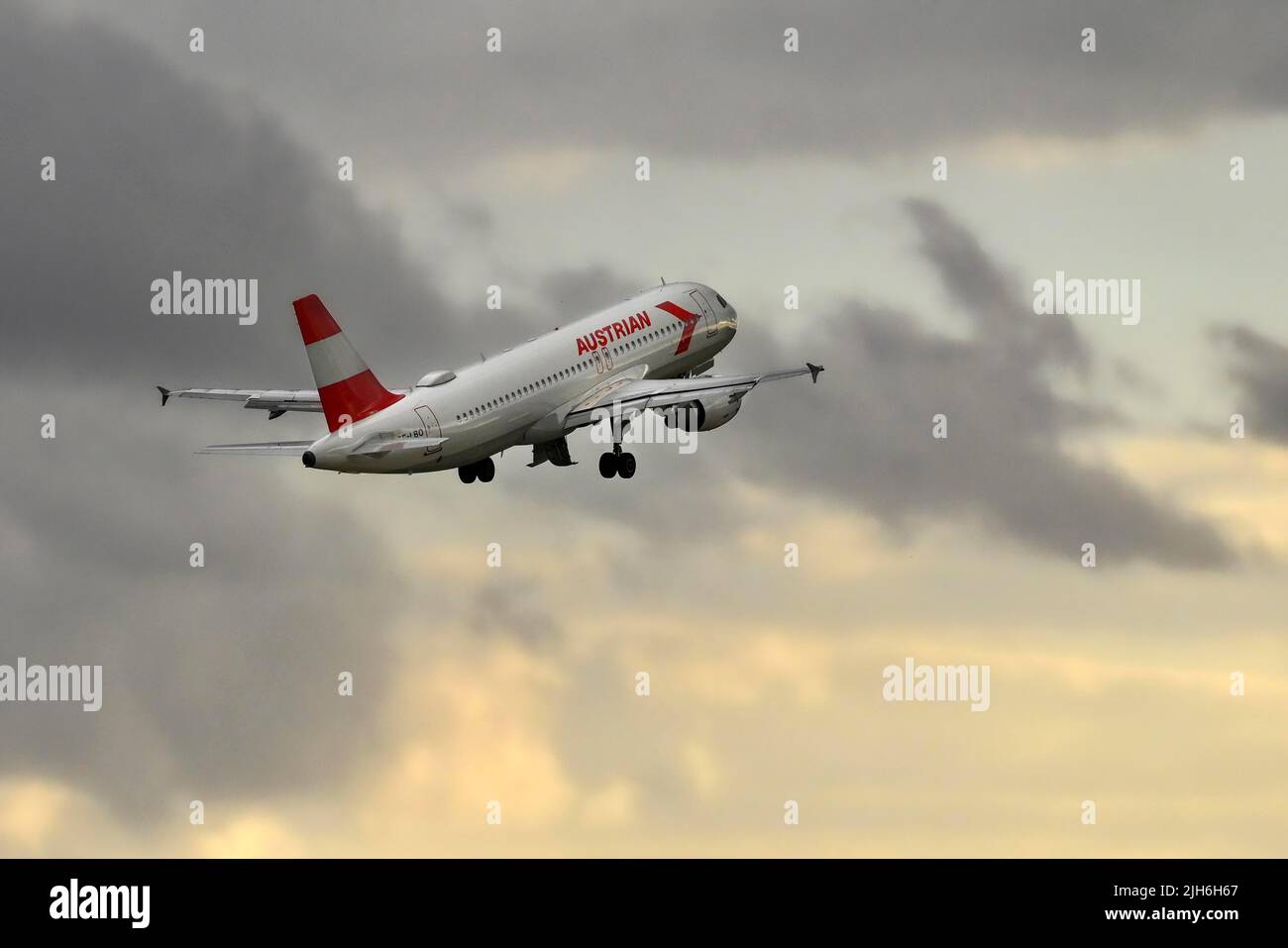 Aircraft Austrian Airlines, Airbus A320-200, OE-LBO Stock Photo - Alamy