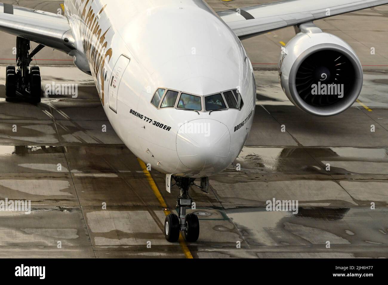 Aircraft Engine Emirates, Boeing 777-300ER, A6-EQL, Zurich Kloten ...