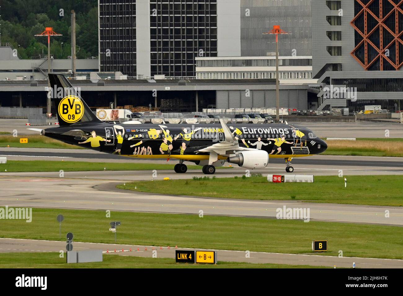 Aircraft Eurowings BVB Fanairbus, Airbus A320-200, D-AEWM, Zurich ...