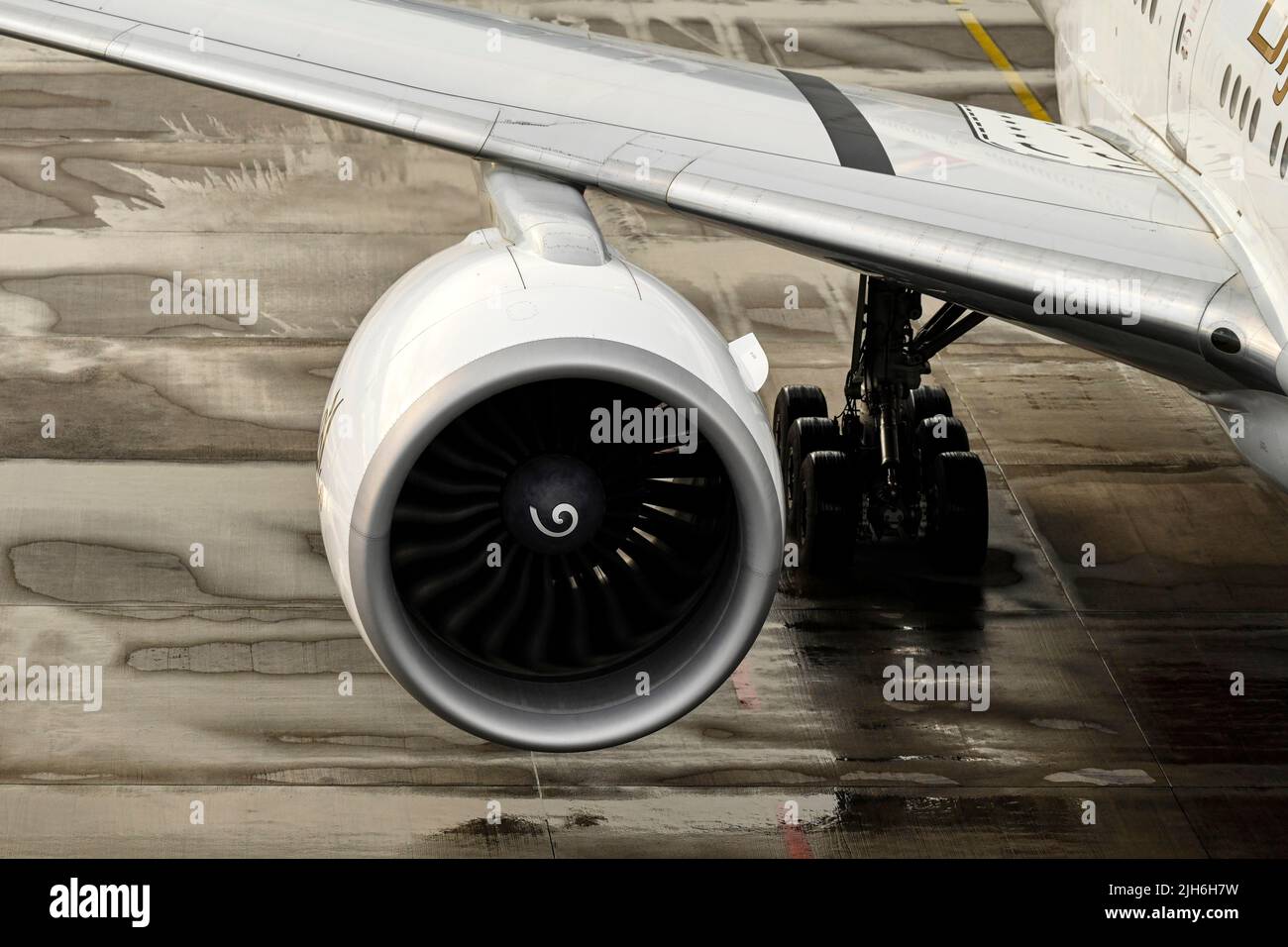 Aircraft Engine Emirates, Boeing 777-300ER, A6-EQL, Zurich Kloten ...