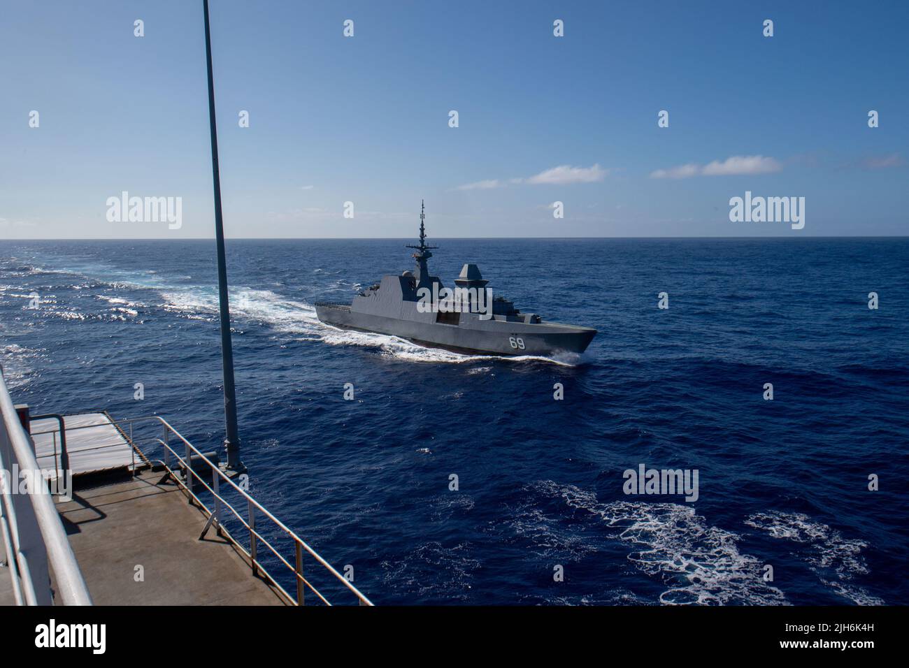 220713-N-MR124-1200 PACIFIC OCEAN (July 13, 2022) Republic of Singapore ...