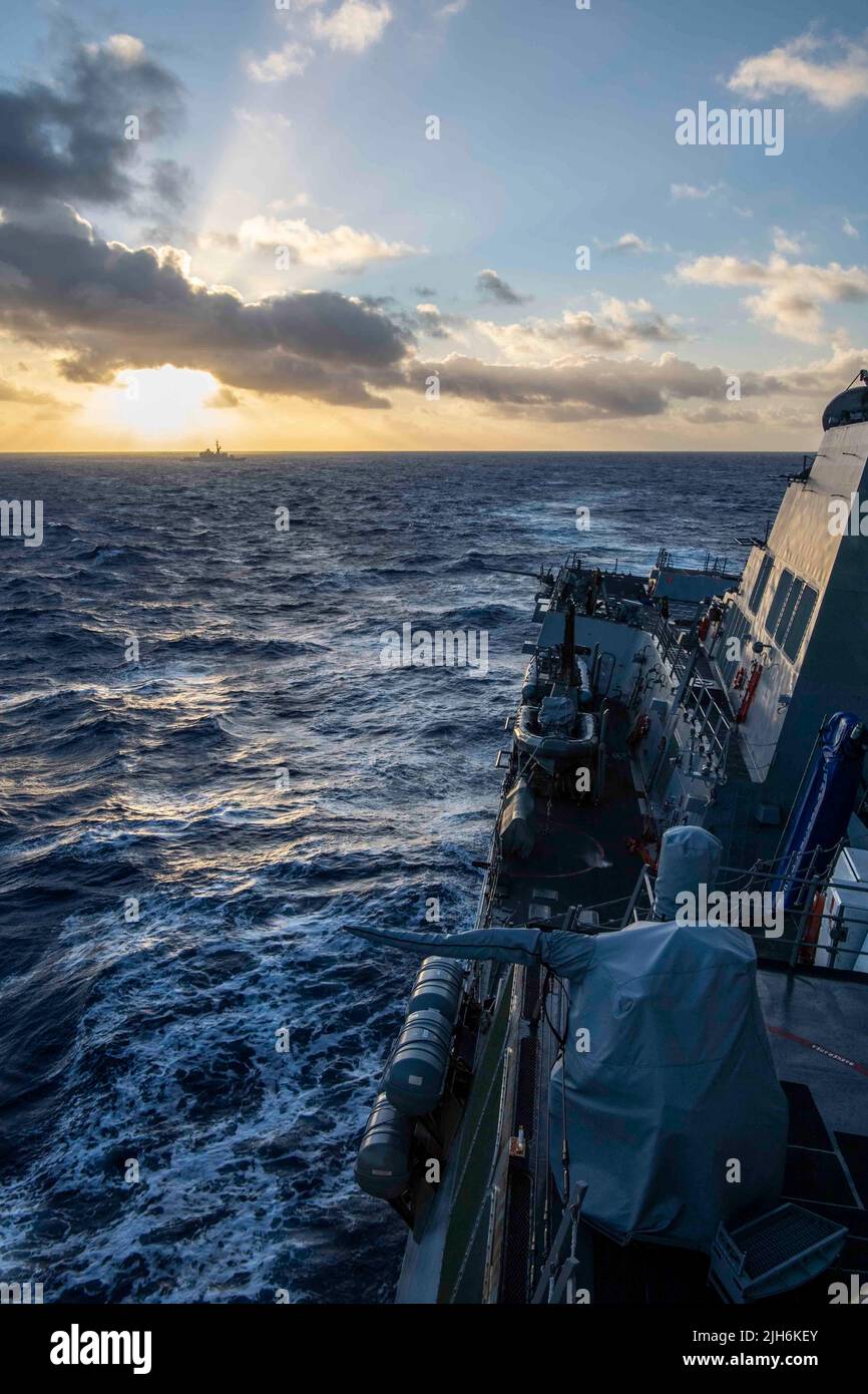 PACIFIC OCEAN (July 13, 2022) Arleigh Burke-class guided-missile ...