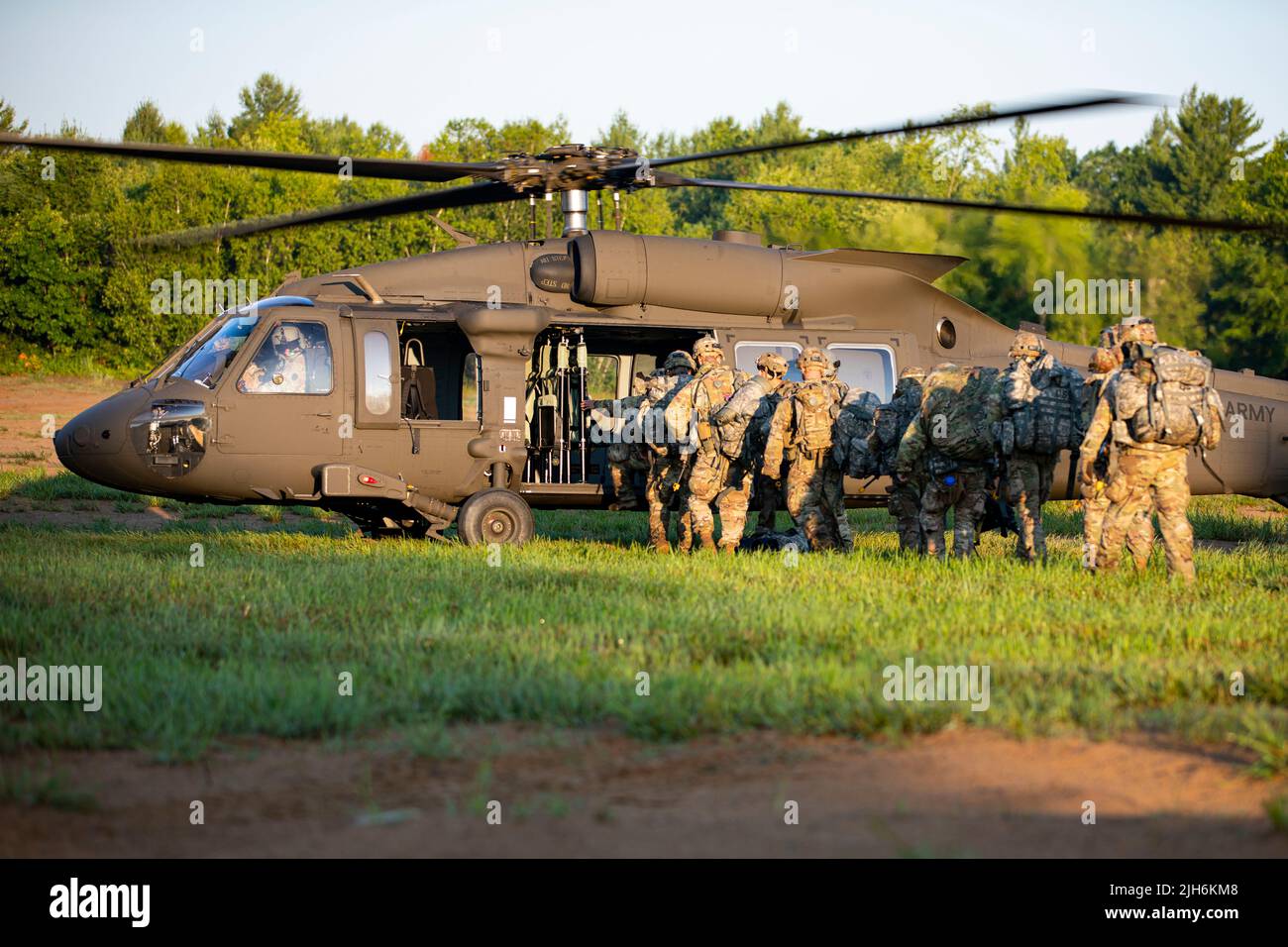 Soldiers assigned to Bravo Company, 1st Battalion, 114th Infantry ...
