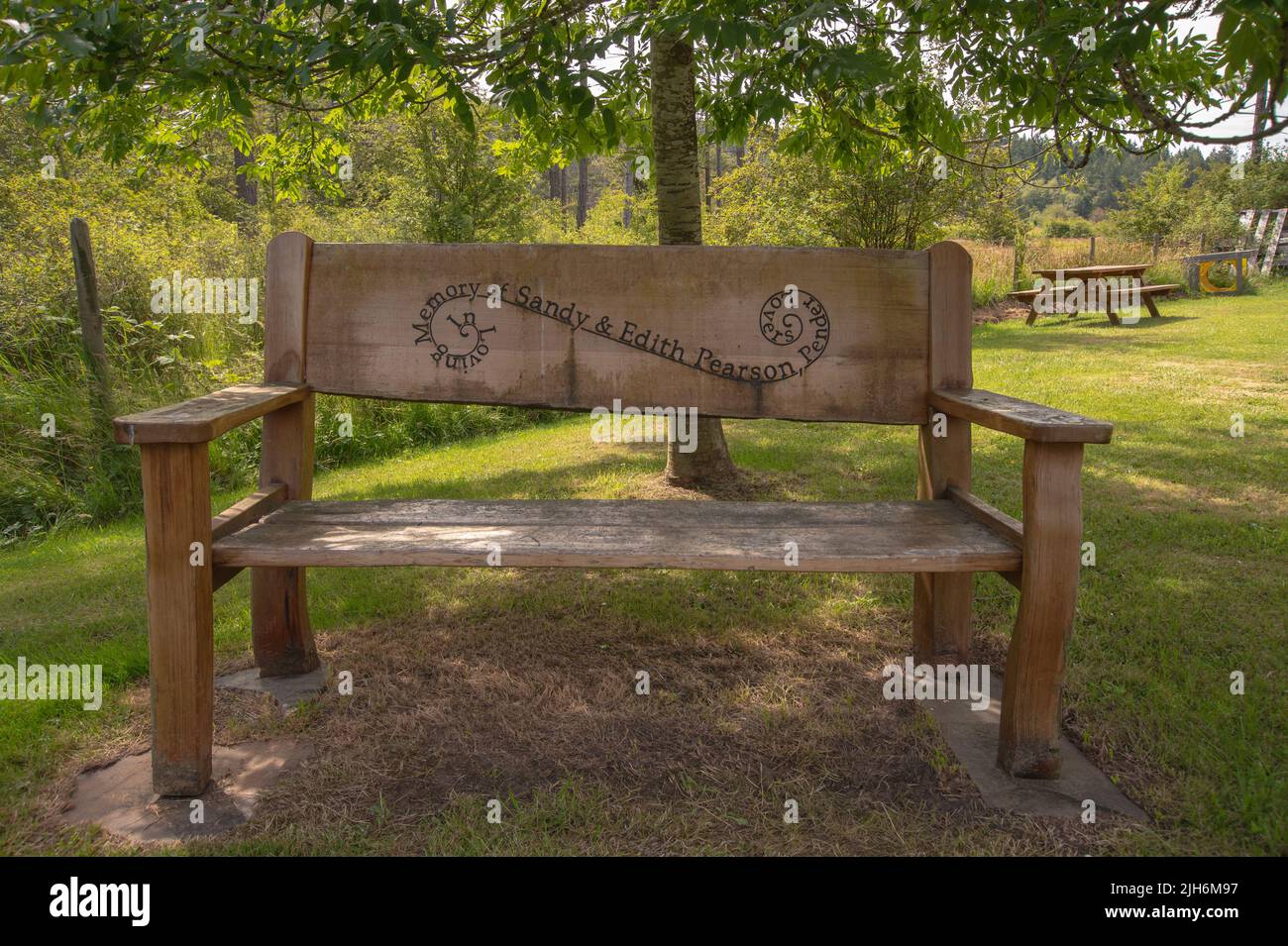 Memorial bench hi-res stock photography and images - Alamy