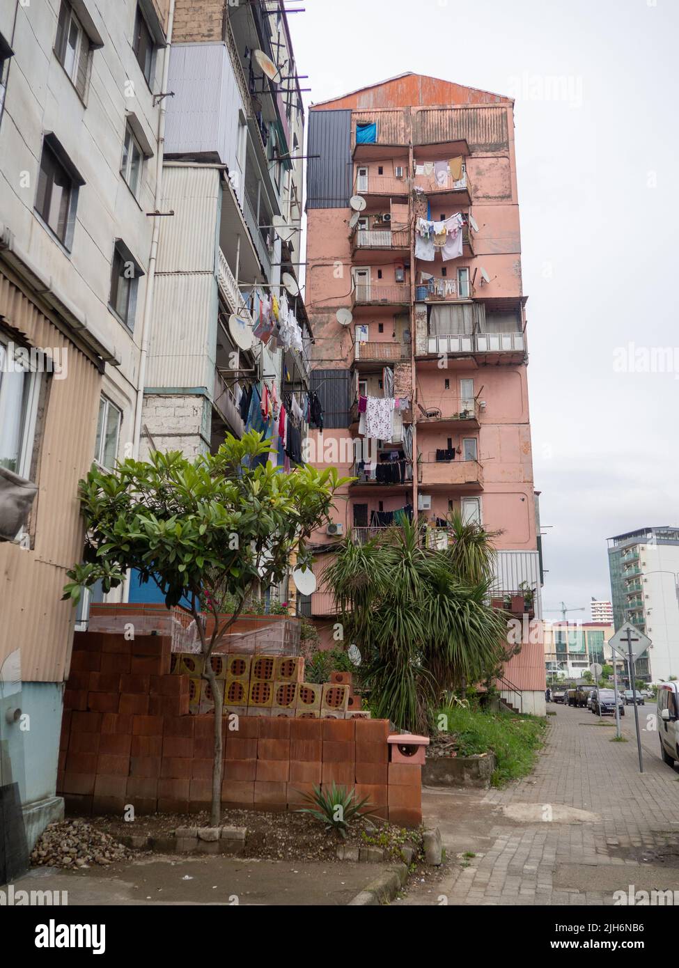 Clothes drying on ropes hi-res stock photography and images - Alamy